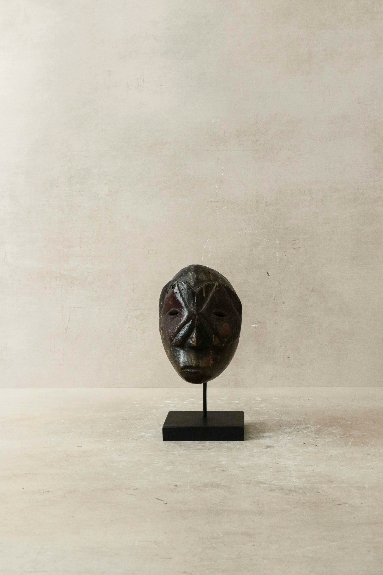Hand carved African mask small - 60.26 - Botanical Boys