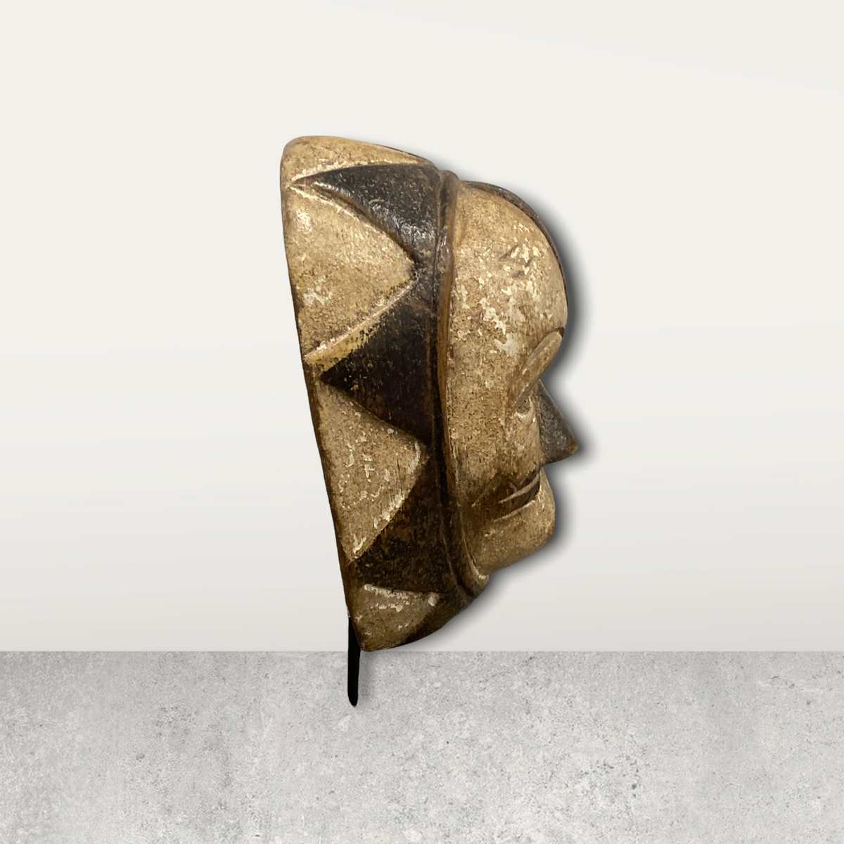 Small African mask on stand (22) - Botanical Boys