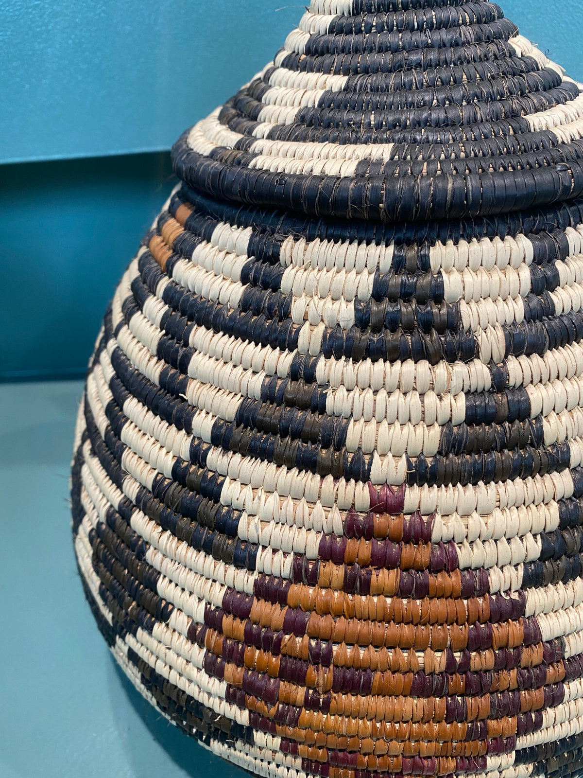 Zulu Ukhamba - traditional basket (22.2) - Botanical Boys